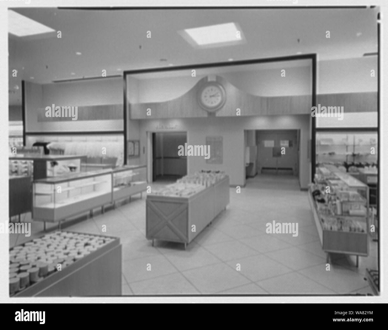 Burdine's department store, business in 163rd St. Shopping Center ...