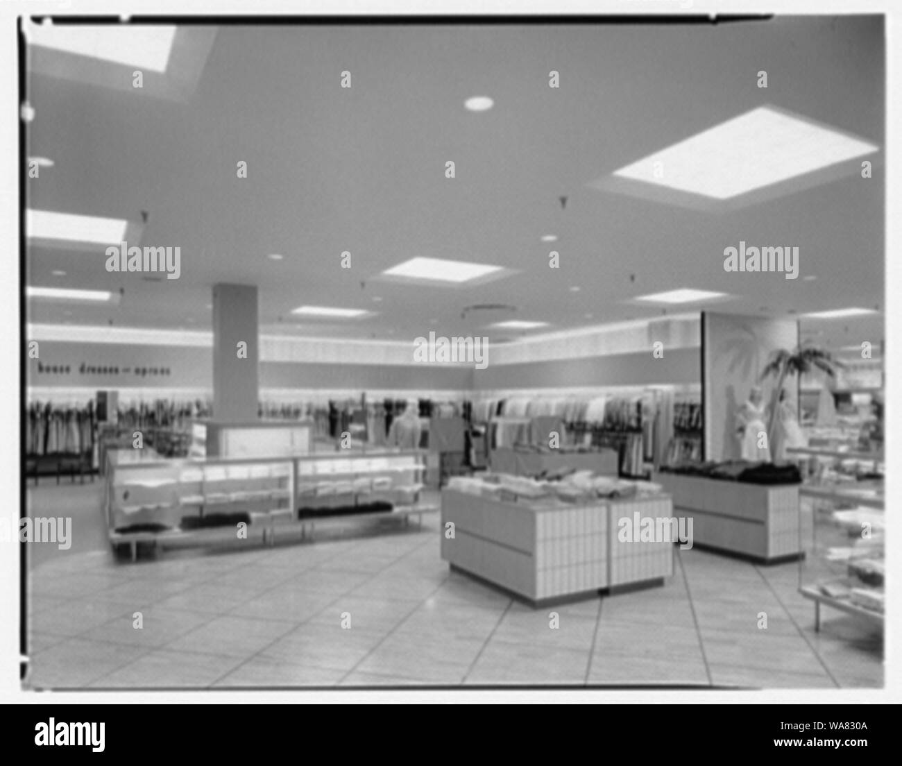 Burdine's department store, business in 163rd St. Shopping Center ...