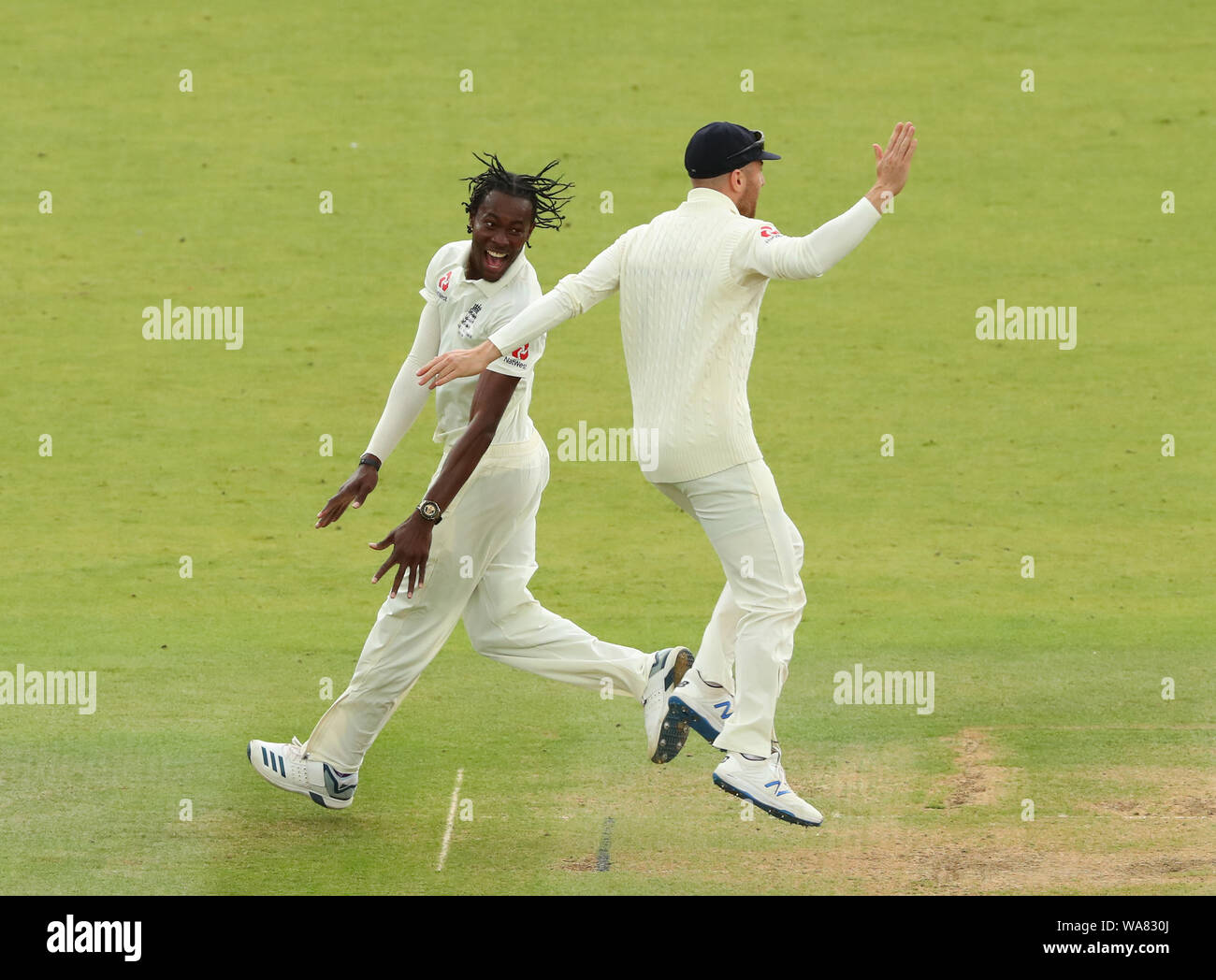 Jack leach wicket hi-res stock photography and images - Alamy