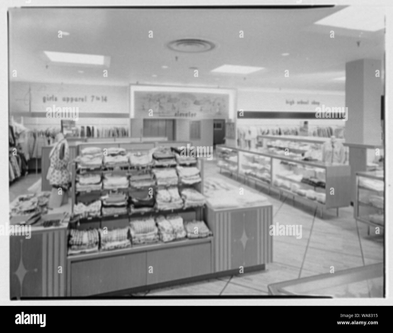 Burdine's department store, business in 163rd St. Shopping Center ...
