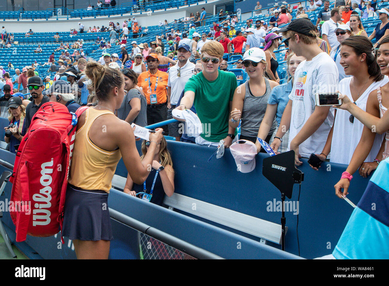 August 18, 2019, Mason, Ohio, USA: Madison Keys (USA) signs autographs ...