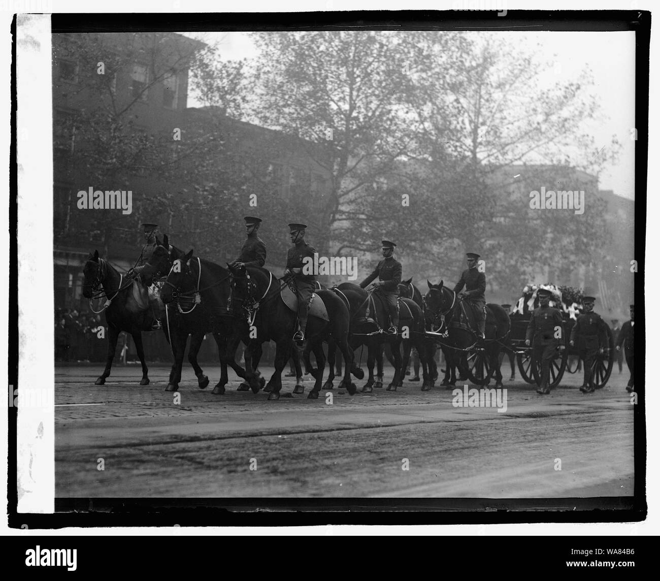 Soldier fallen Black and White Stock Photos & Images - Alamy