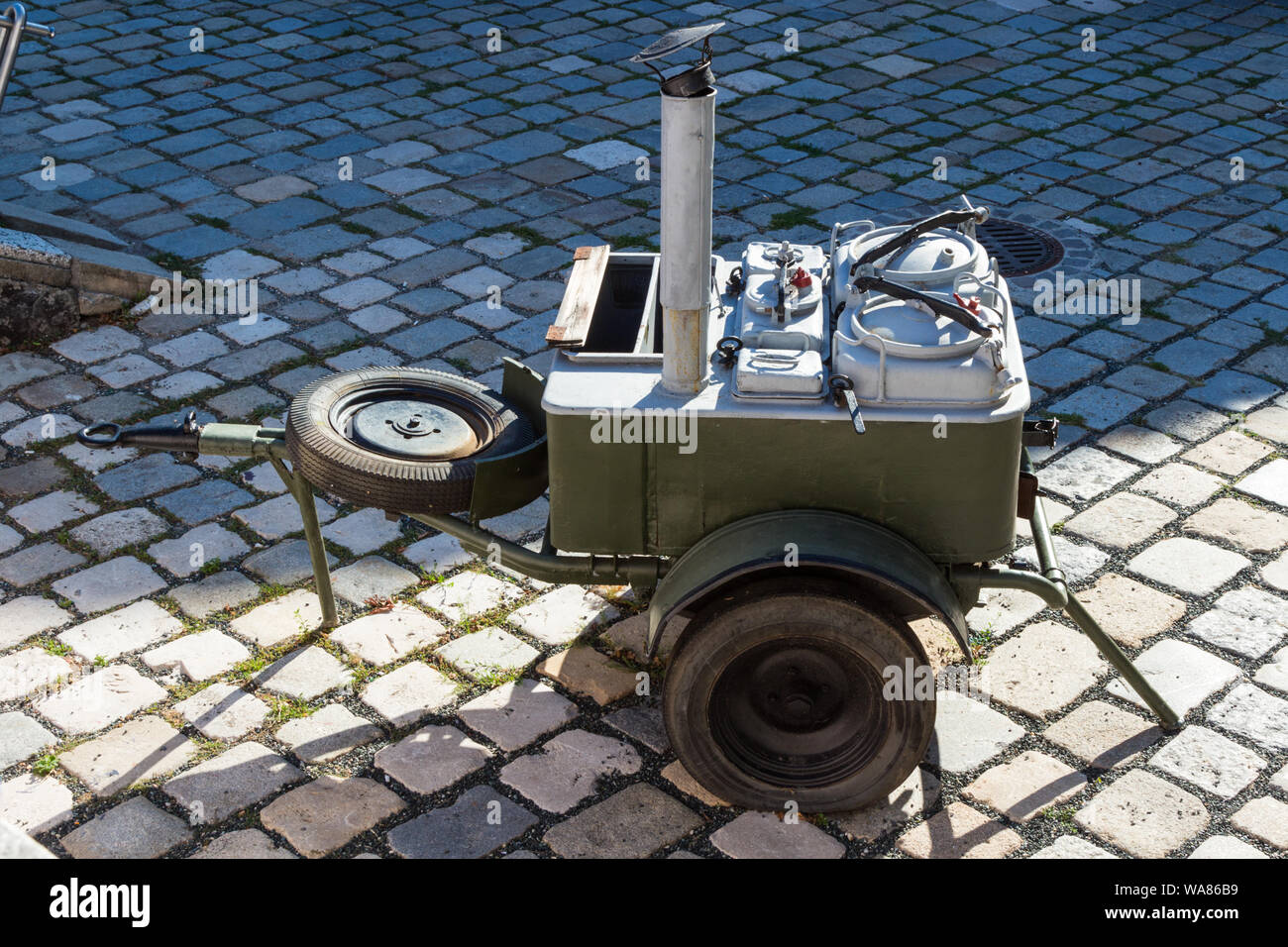 Military field kitchen hi-res stock photography and images - Alamy