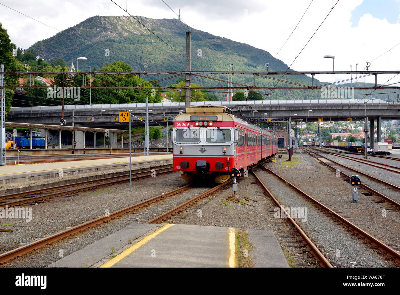 Nsb train station hi-res stock photography and images - Alamy