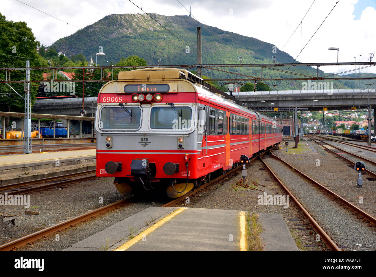 Electric multiple unit hi-res stock photography and images - Alamy