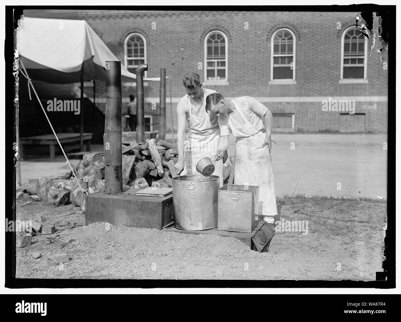 Camp work hi-res stock photography and images - Alamy
