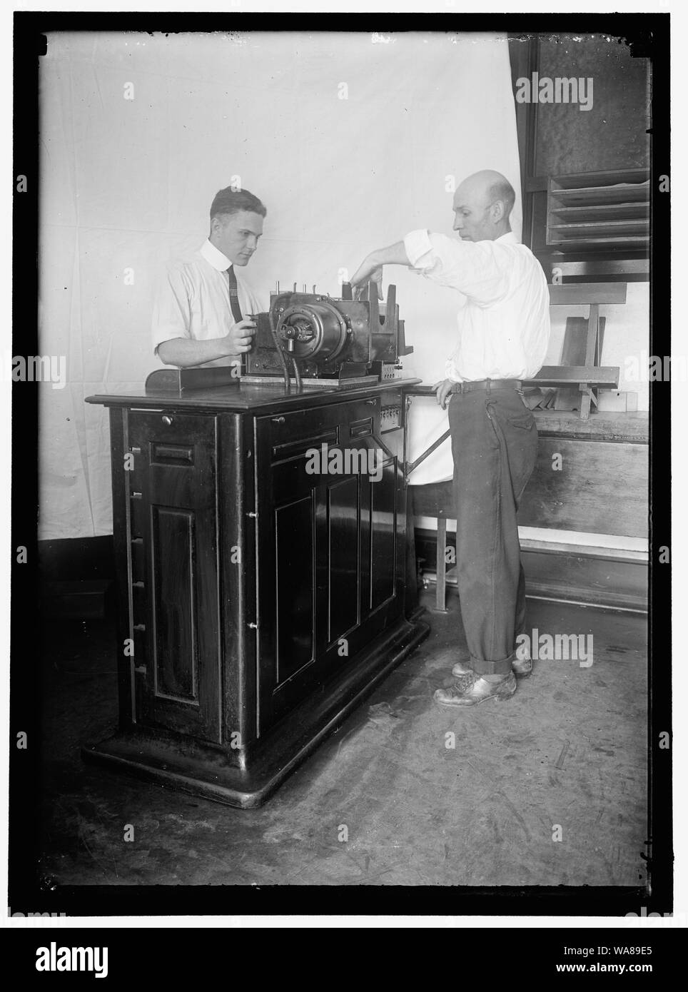 Mechanical data processing hi-res stock photography and images - Alamy