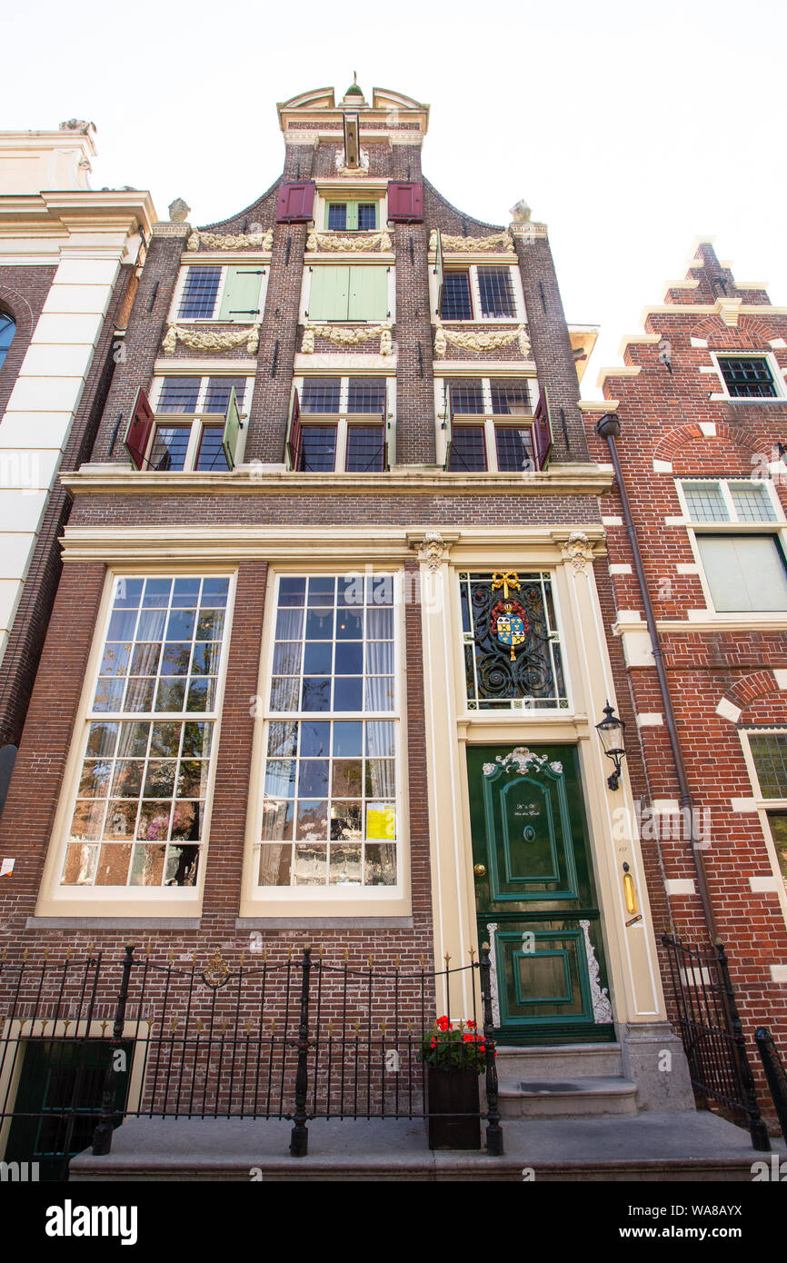 EDAM, NETHERLANDS - SEPTEMBER 1, 2018: View of traditional architecture ...