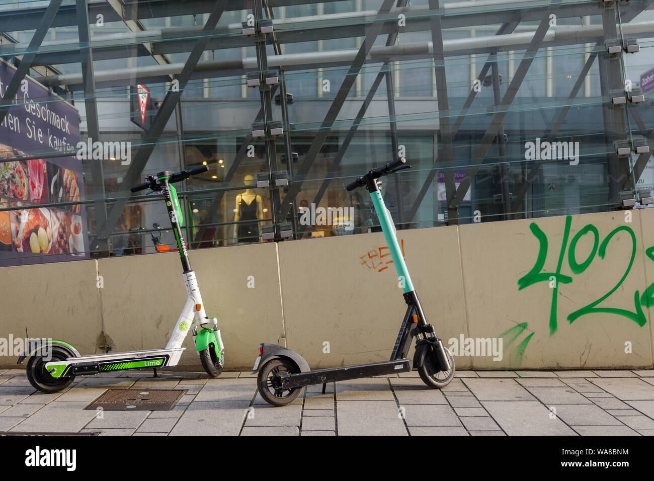 Tier rental bike hi-res stock photography and images - Alamy
