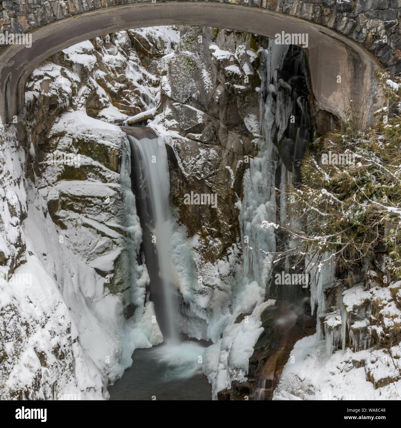 Tunnel below bridge hi-res stock photography and images - Alamy