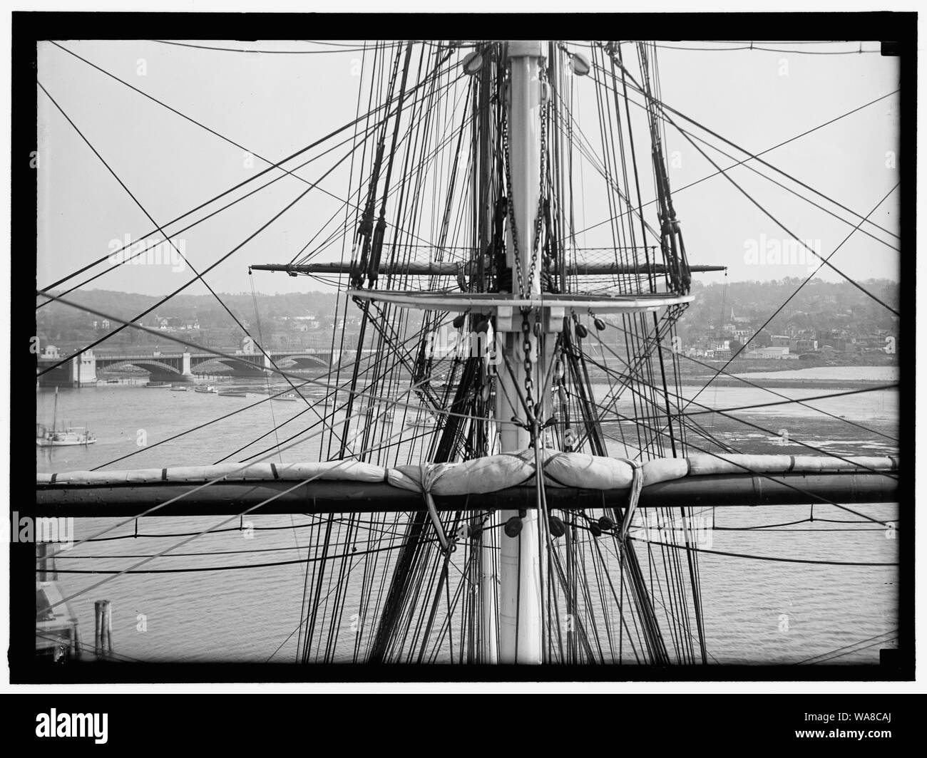 By uss constellation Black and White Stock Photos & Images - Alamy