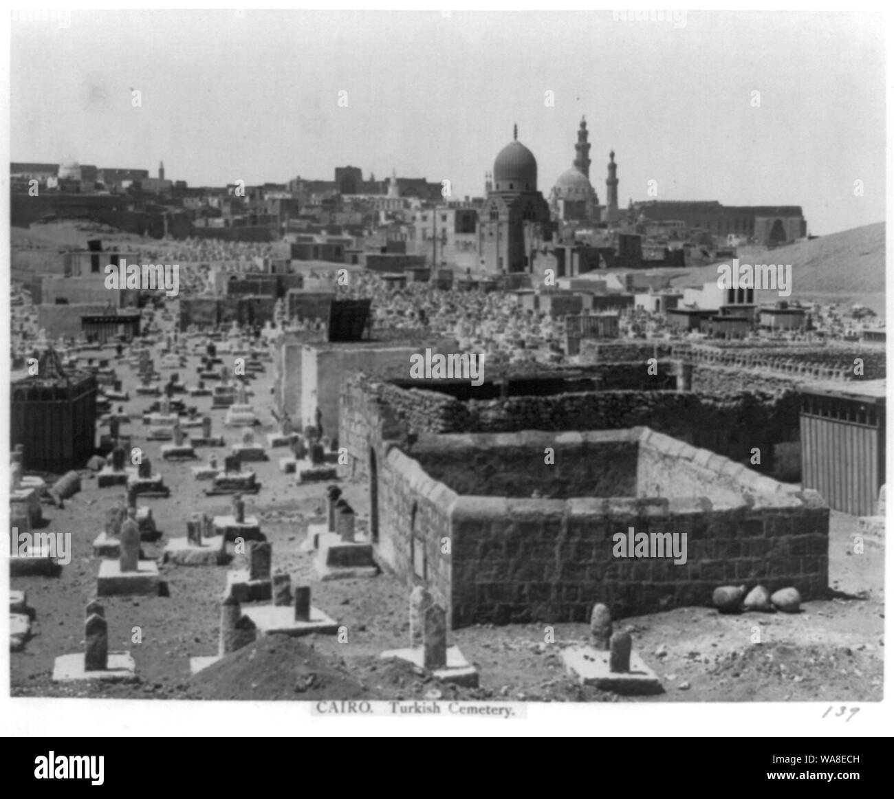 Turkish cemetery hi-res stock photography and images - Alamy