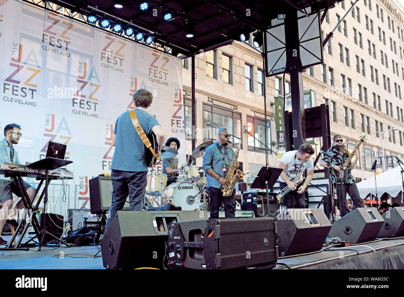 Outdoor stage hi-res stock photography and images - Alamy