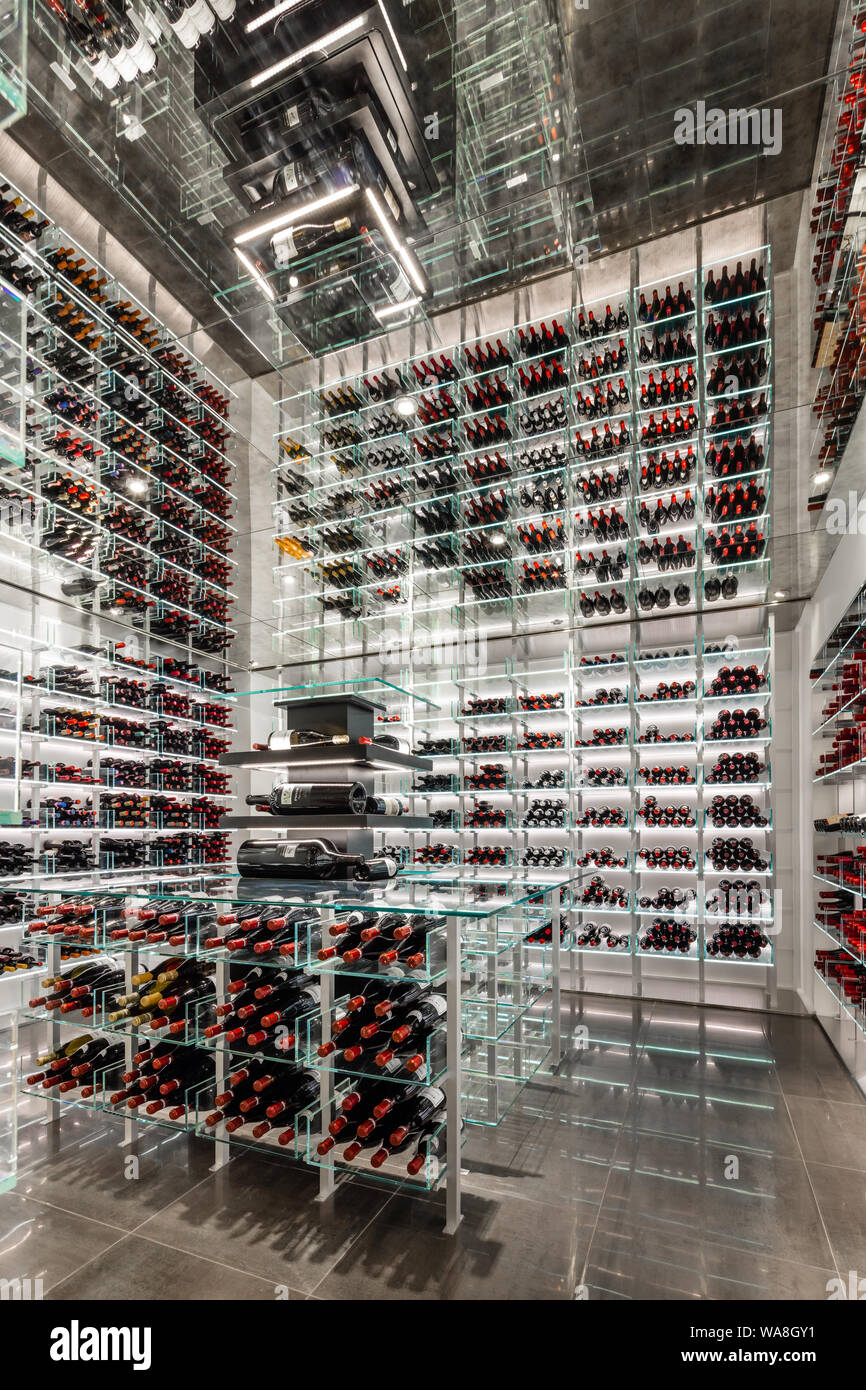 Modern winemaking france hi-res stock photography and images - Alamy