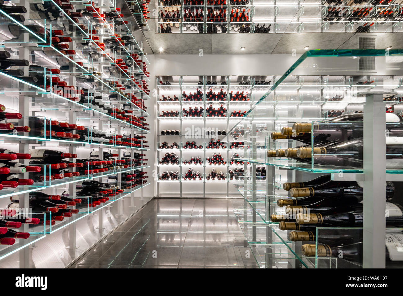 Modern winemaking france hi-res stock photography and images - Alamy