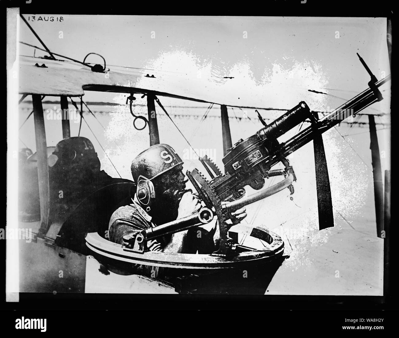 Camera gun hi-res stock photography and images - Alamy