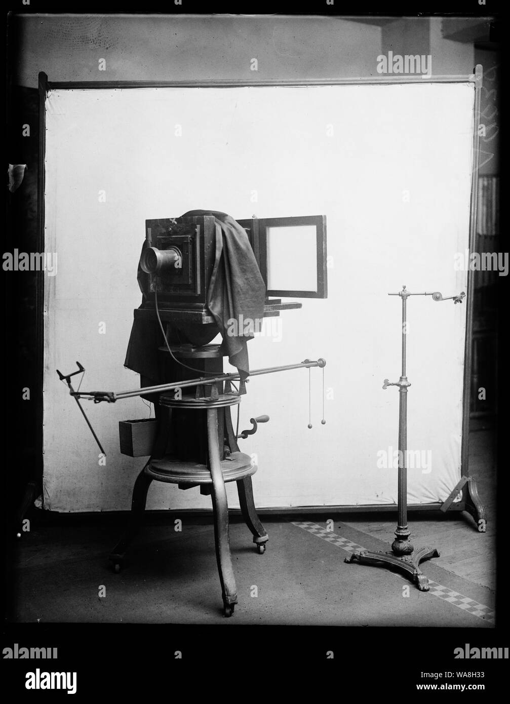 Technology device camera Black and White Stock Photos & Images - Alamy