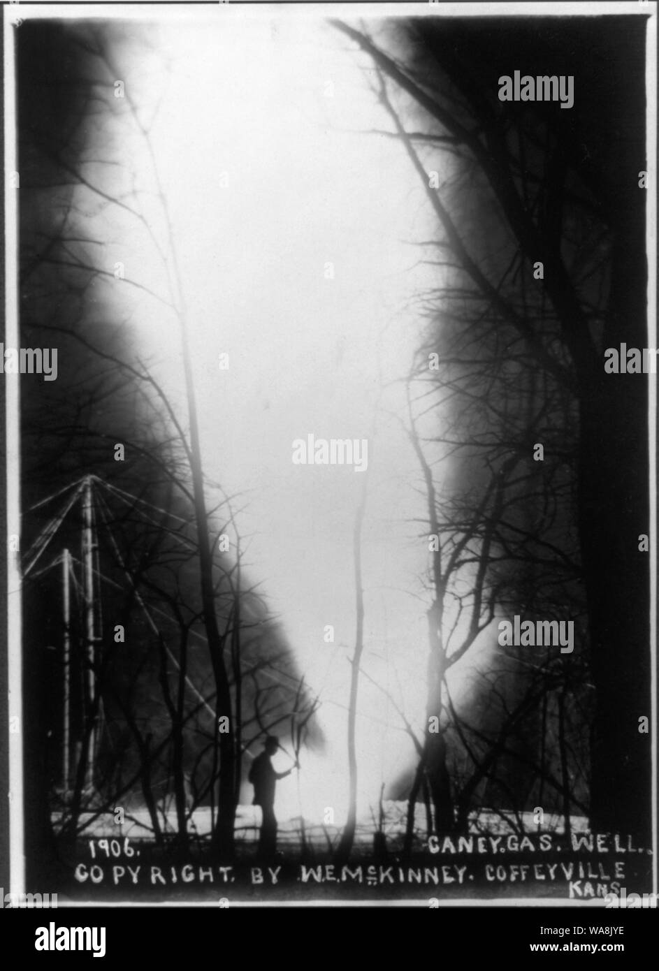 Oil well fire hi-res stock photography and images - Alamy