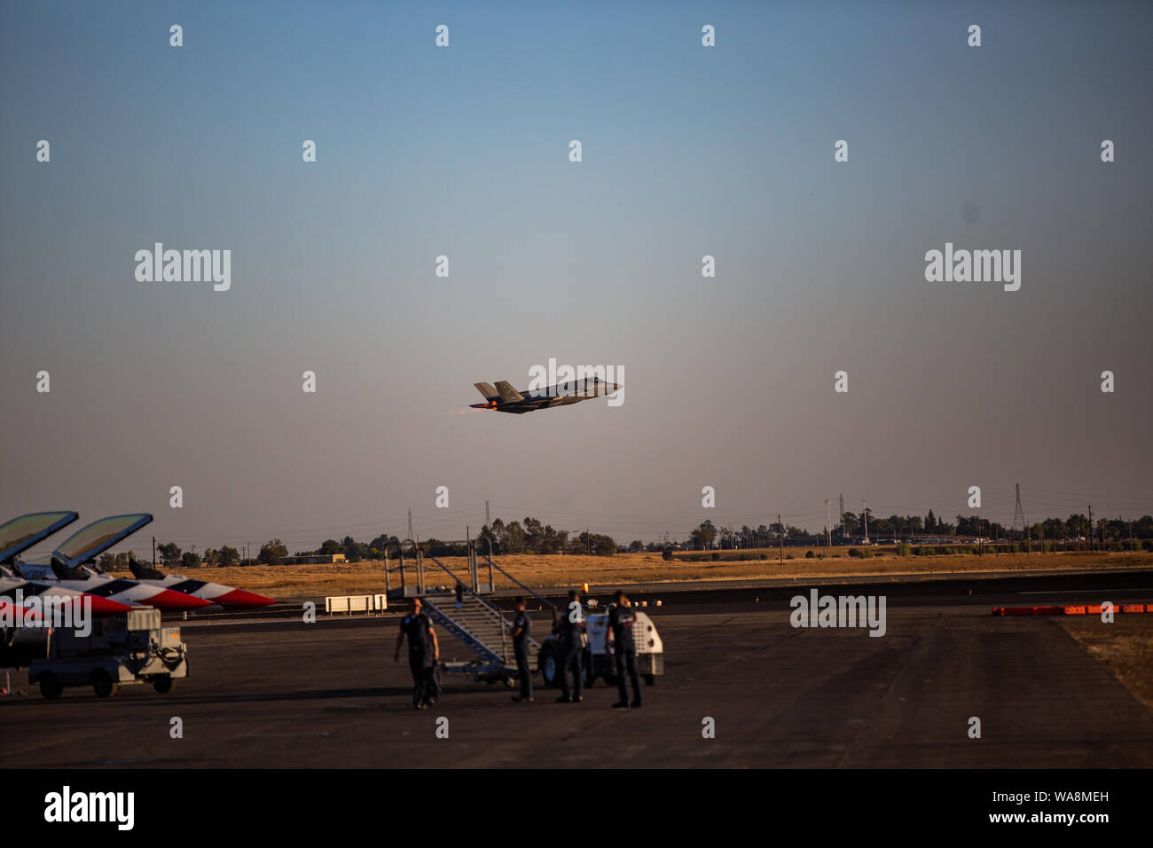 Airforce Fighter Jet taking off Stock Photo - Alamy