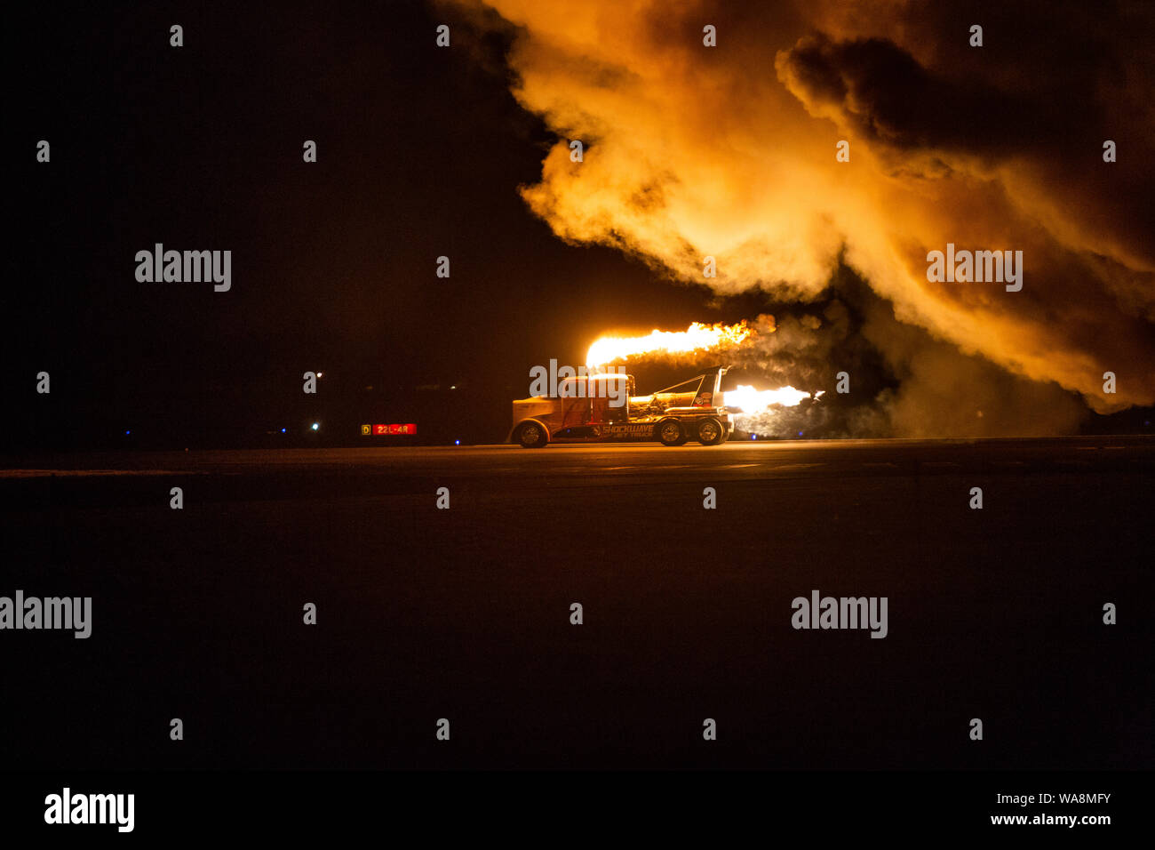 Army tow truck hi-res stock photography and images - Alamy