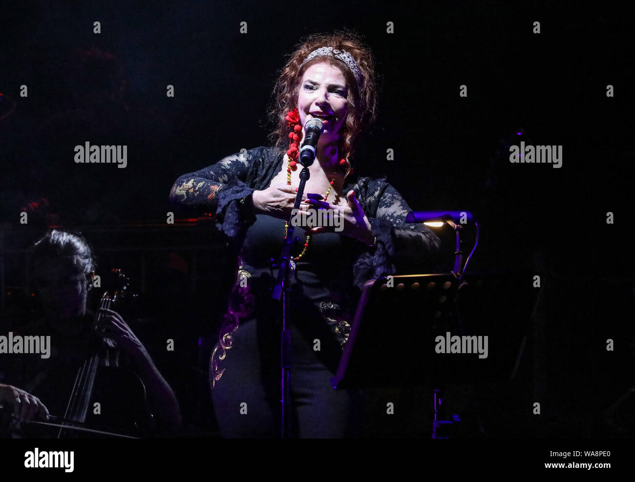 Piazza duomo live concert hi-res stock photography and images - Alamy