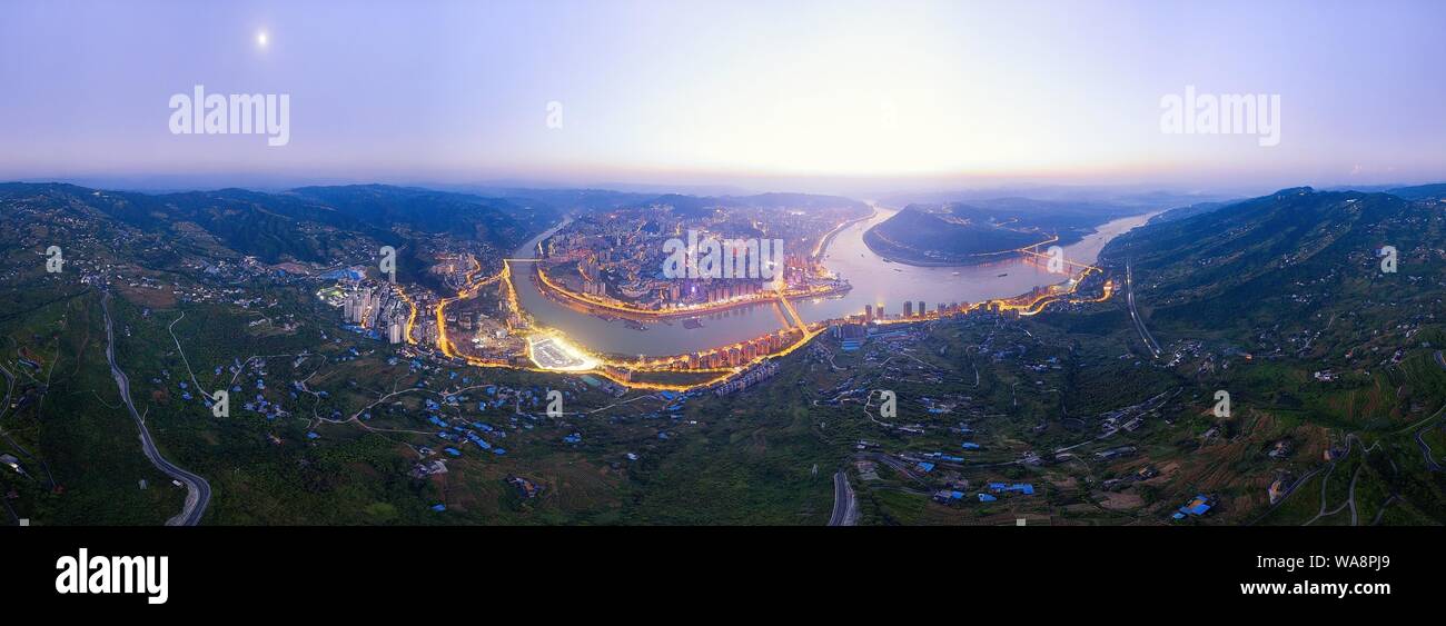 Chongqing, Chongqing, China. 19th Aug, 2019. Chongqing, CHINA-A bright ...