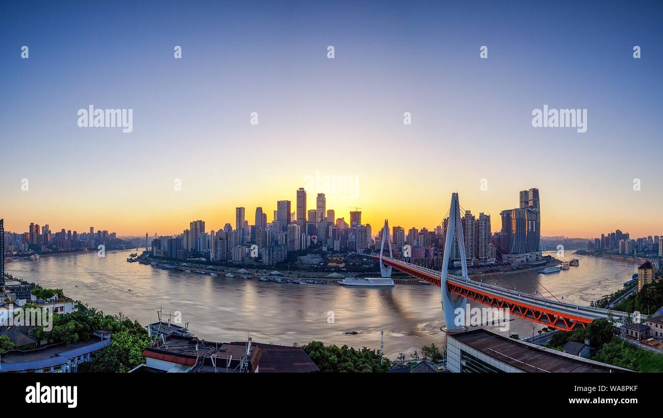 Chongqing, Chongqing, China. 19th Aug, 2019. Chongqing, CHINA-A bright ...