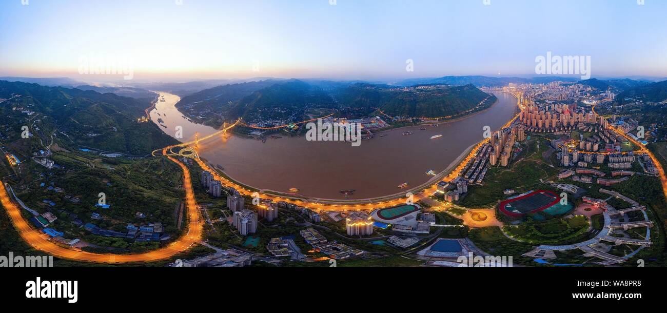 Chongqing, Chongqing, China. 19th Aug, 2019. Chongqing, CHINA-A bright ...