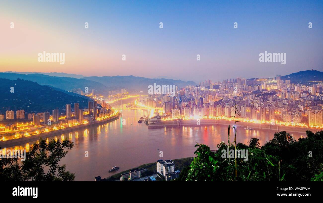 Chongqing, Chongqing, China. 19th Aug, 2019. Chongqing, CHINA-A bright ...
