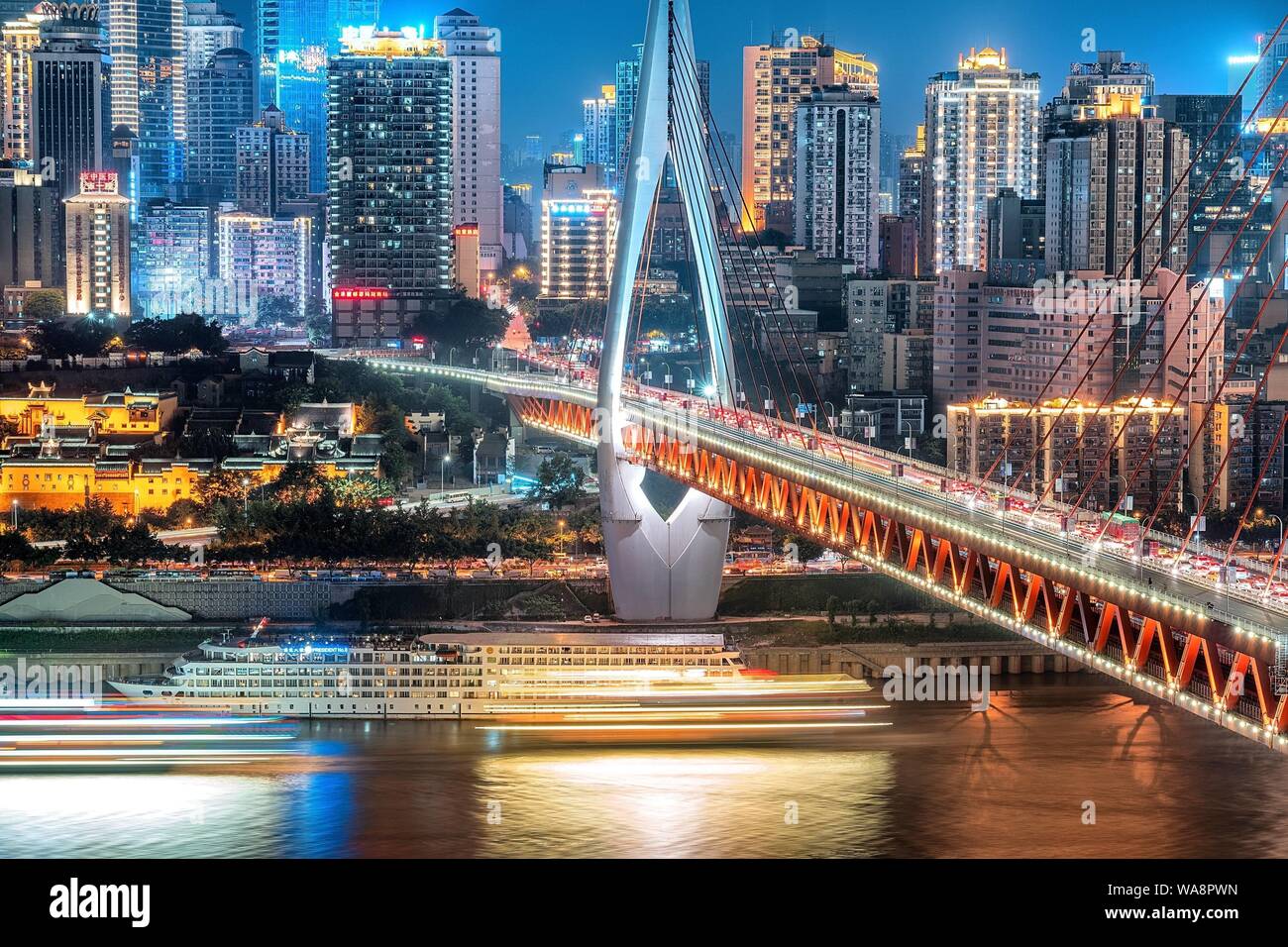 Chongqing, Chongqing, China. 19th Aug, 2019. Chongqing, CHINA-A bright ...