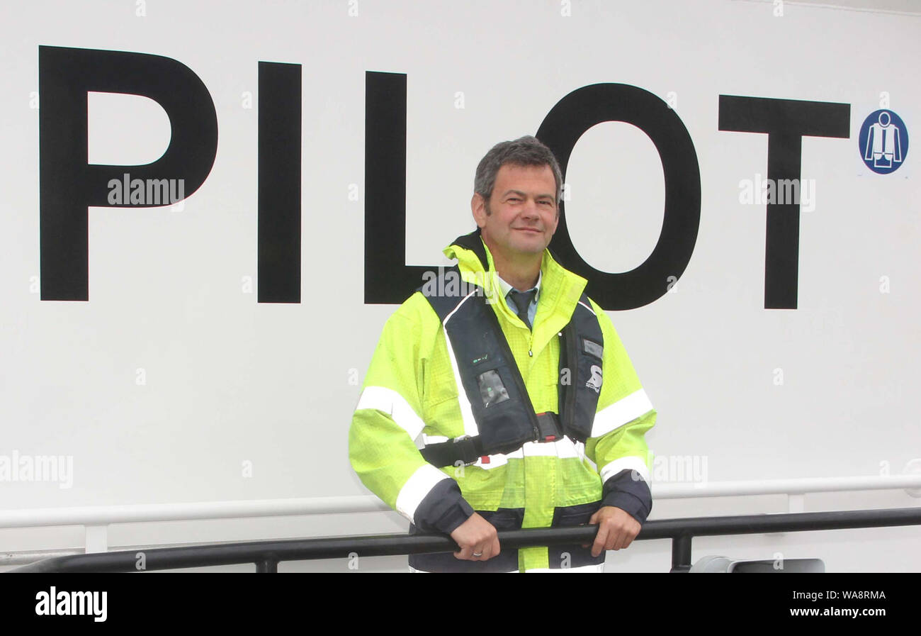 15 July 2019, Schleswig-Holstein, Brunsbüttel: Elblotse Rainer Petrick ...