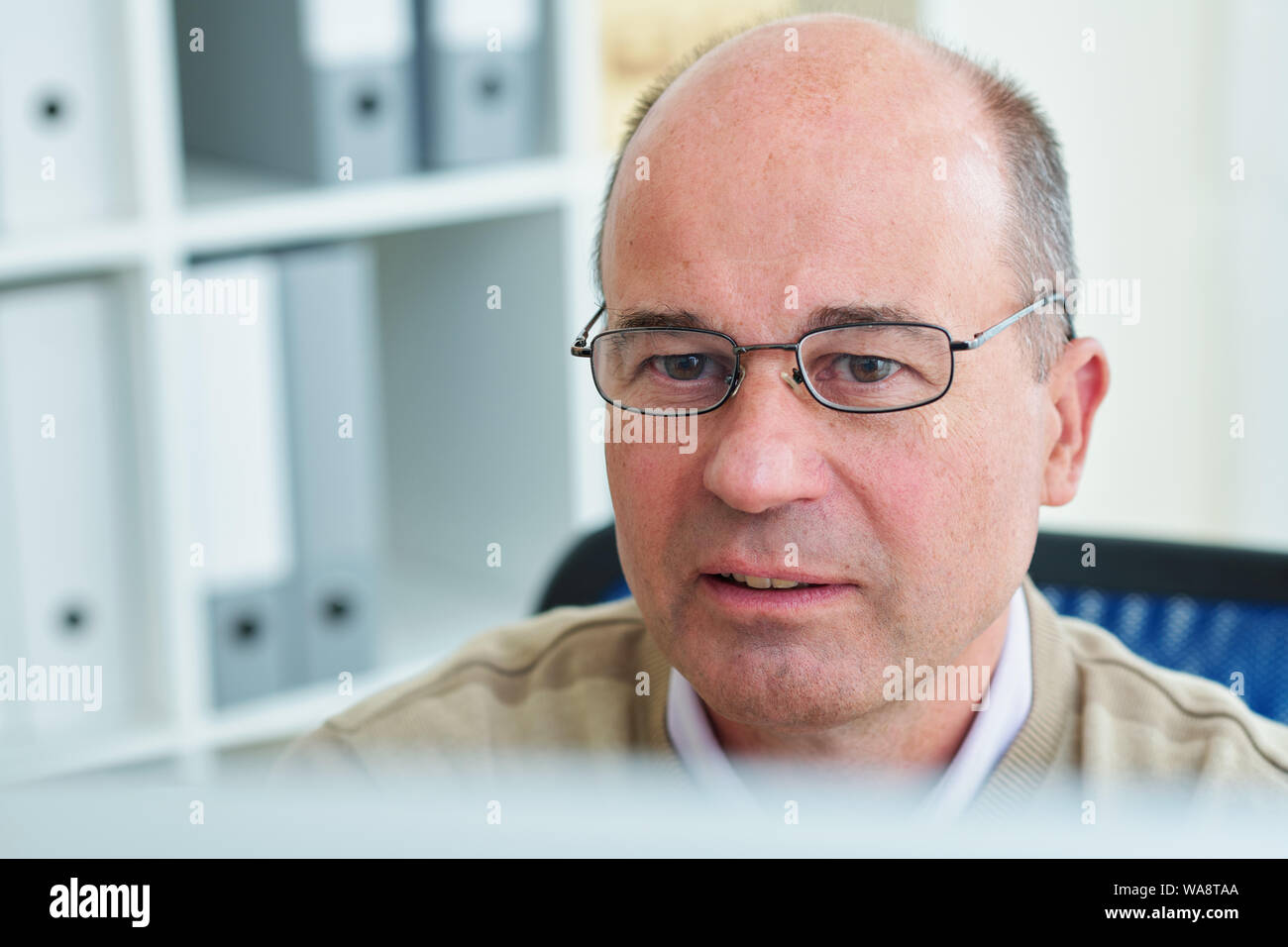 Software relaxation hi-res stock photography and images - Alamy