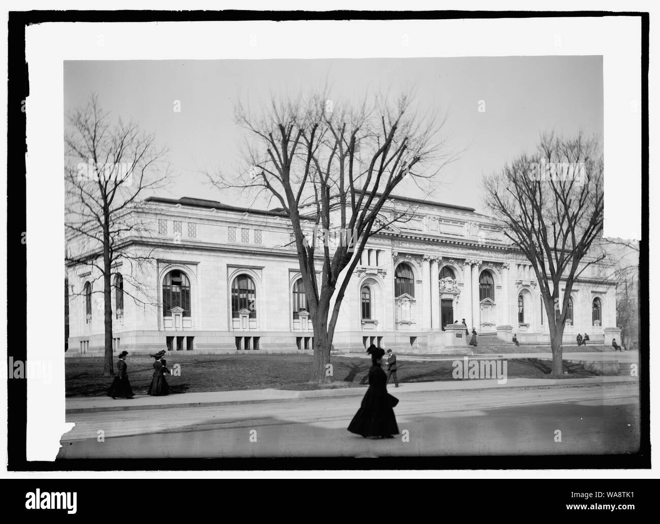 Carnegie andrew reading hi-res stock photography and images - Alamy