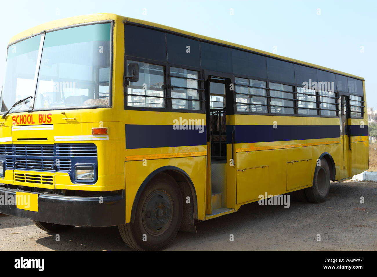 Indian school buses hi-res stock photography and images - Alamy