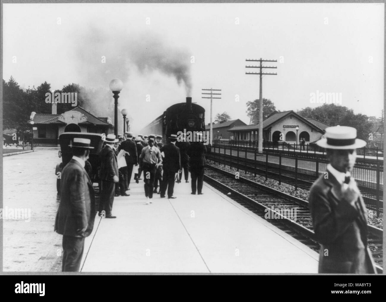 Early 1900s train travel hi-res stock photography and images - Alamy