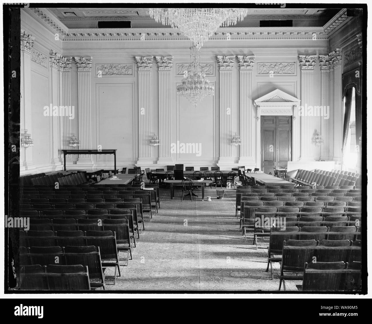 Lawmakers meeting Black and White Stock Photos & Images - Alamy