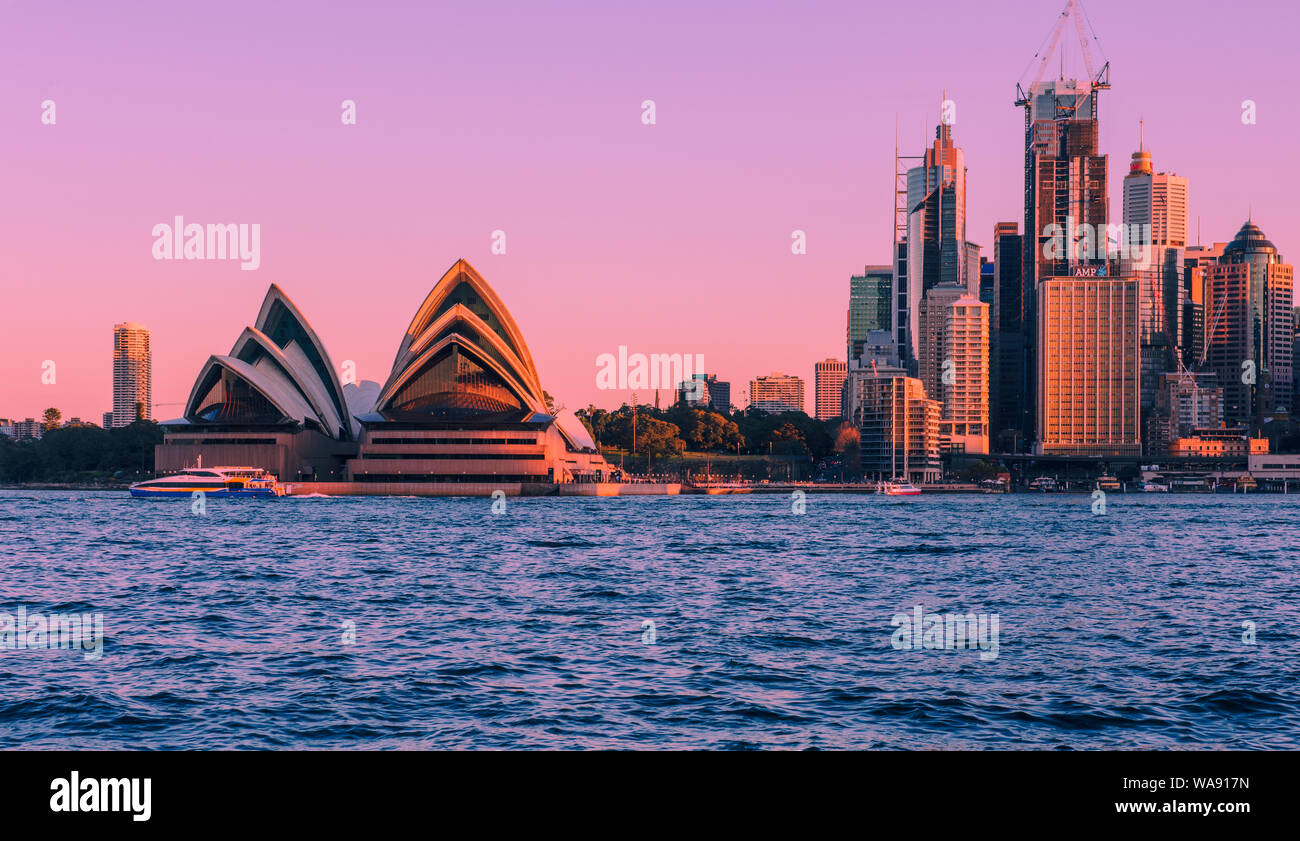 Golden hour sydney opera house hi-res stock photography and images - Alamy