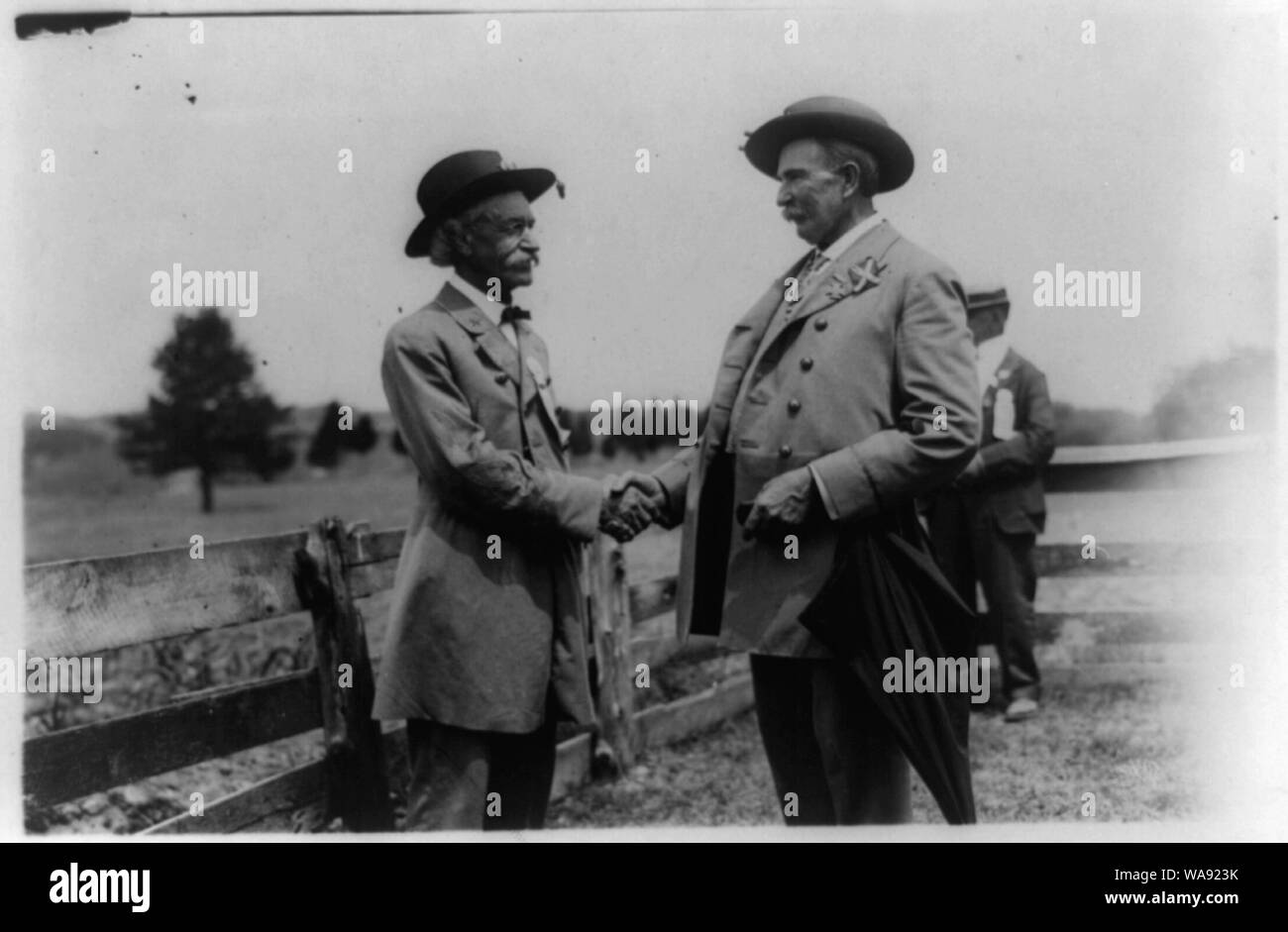 Celebration at Bull Run: 2 Confederate veterans shaking hands Stock ...