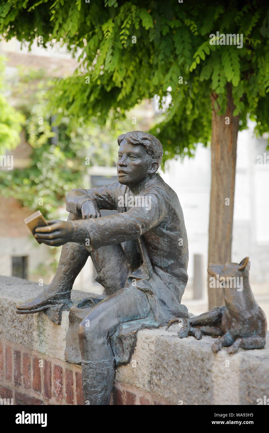 MAASTRICHT, NETHERLANDS - AUGUST 03, 2019: Statue of Pieke oet de ...