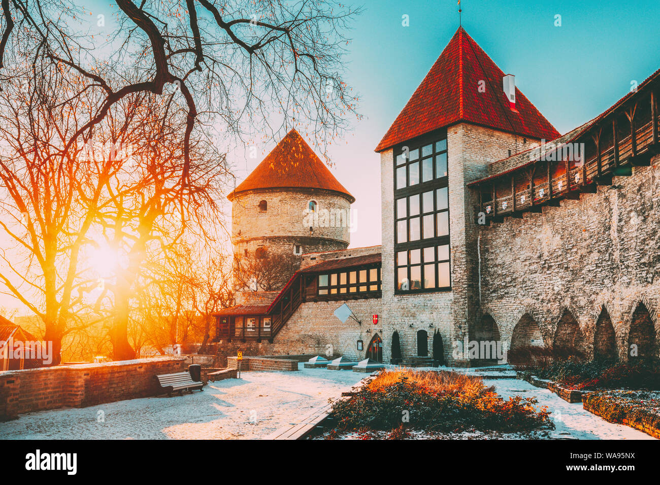 Medieval prison hi-res stock photography and images - Alamy