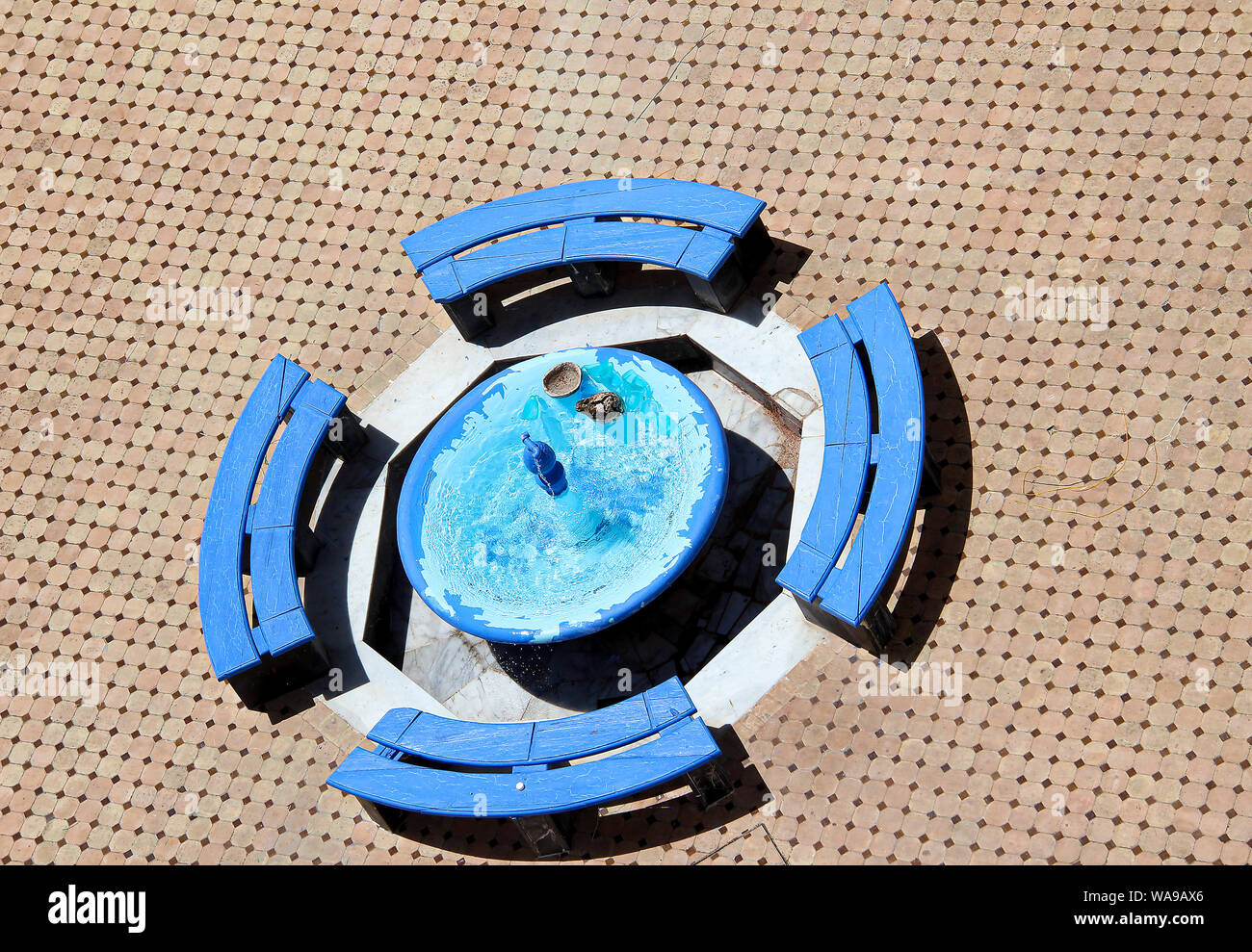 Shallow round basin hi-res stock photography and images - Alamy