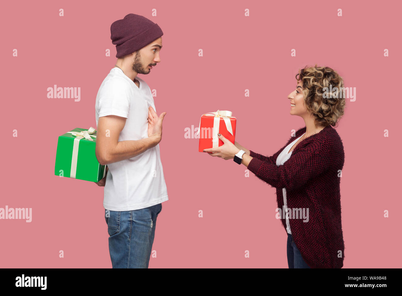 Side view portrait of amazing couple of friends in casual style ...