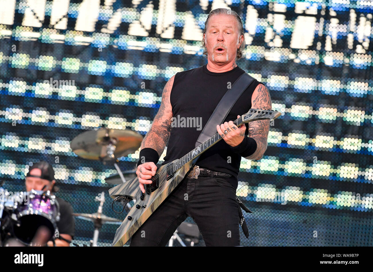 James hetfield metallica concert hi-res stock photography and images ...