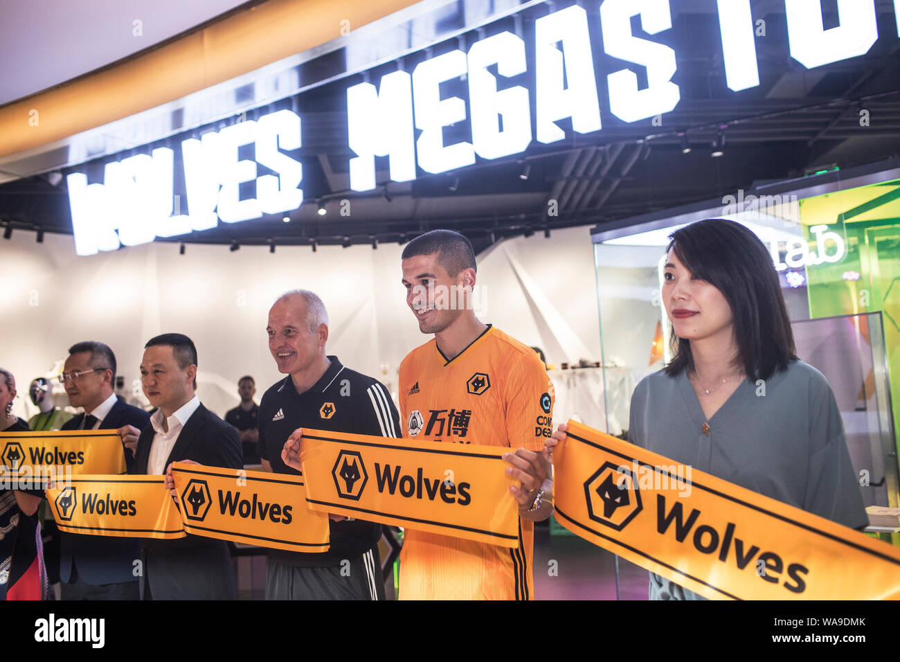 Players of Wolverhampton Wanderers F.C. of English League champions ...