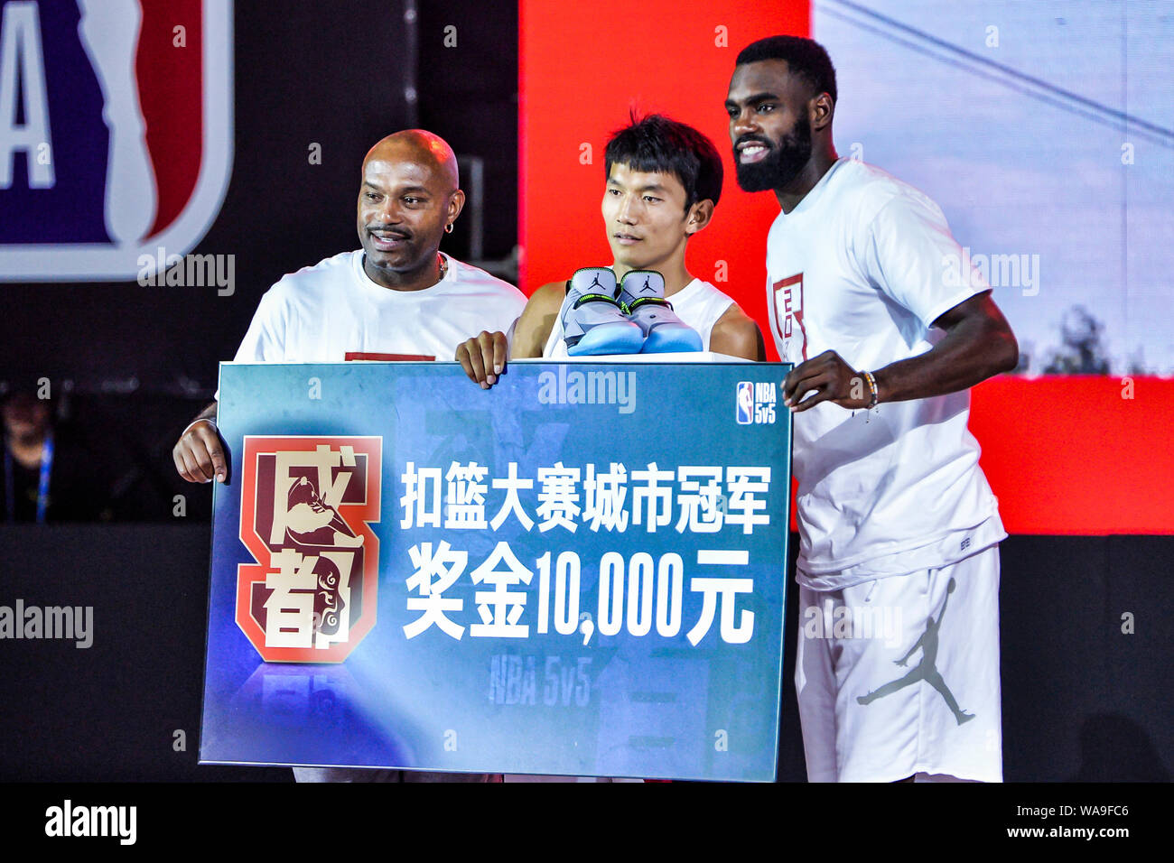 NBA star Tim Hardaway Jr., left, of Dallas Mavericks, and retired ...