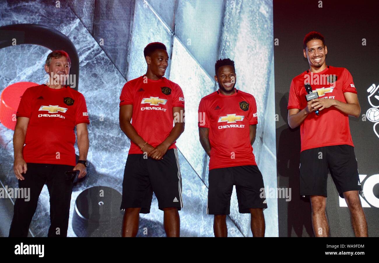 Football manager bryan robson hi-res stock photography and images - Alamy