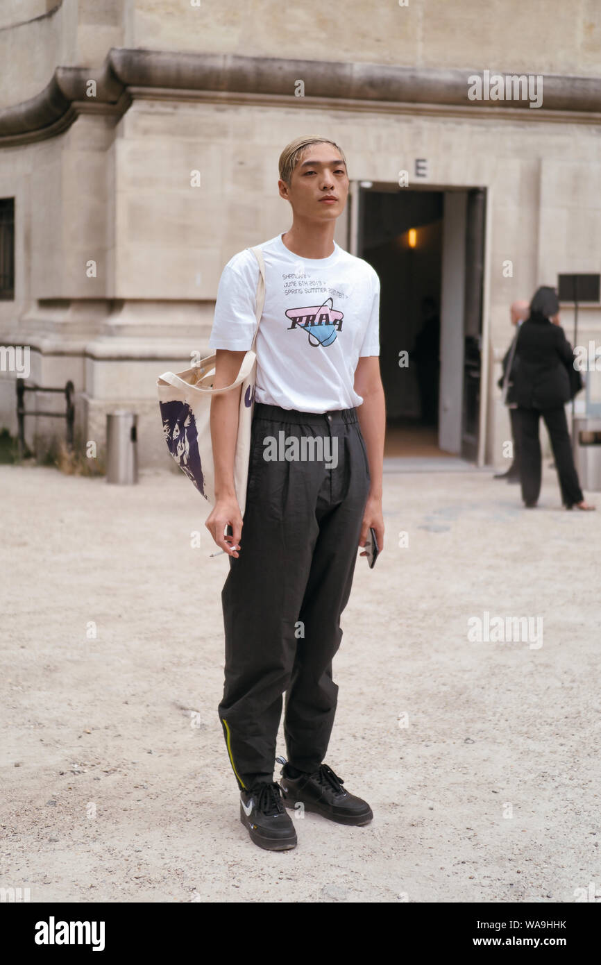 Pose for snap hi-res stock photography and images - Alamy