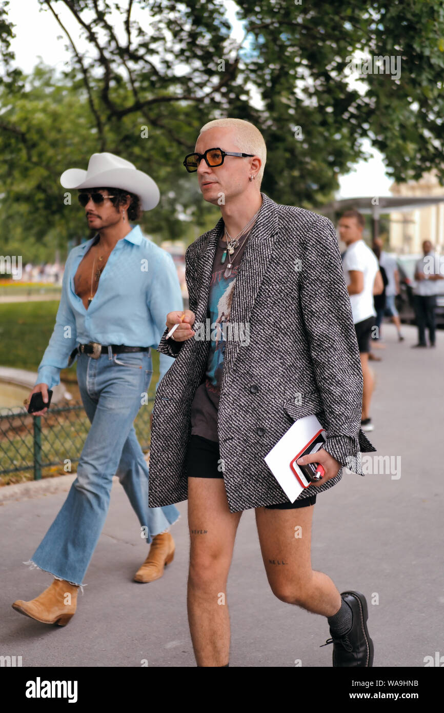 Trendy women and men pose for street snap during the Paris Fashion Week ...