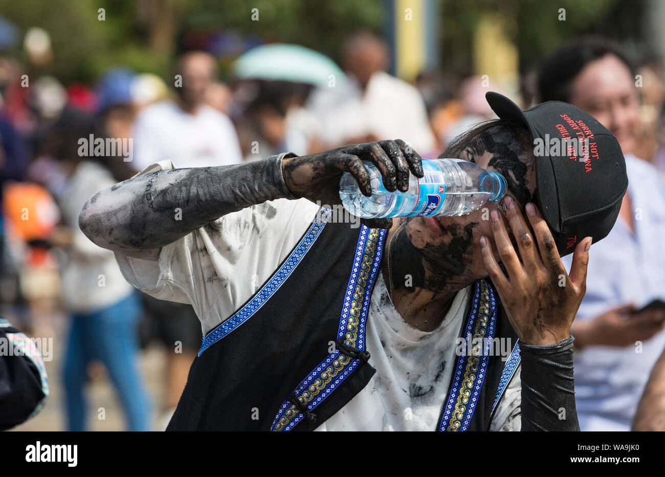 Chinese people of the Yi ethnic group daub their faces black to ...