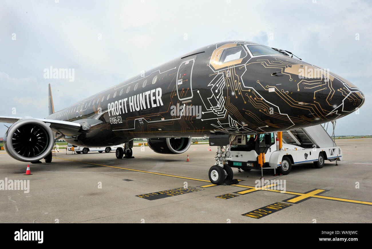 Embraer landed hi-res stock photography and images - Alamy